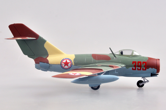 Sklejony model północnokoreańskiego myśliwca MiG-15 bis w skali 1:72 ...