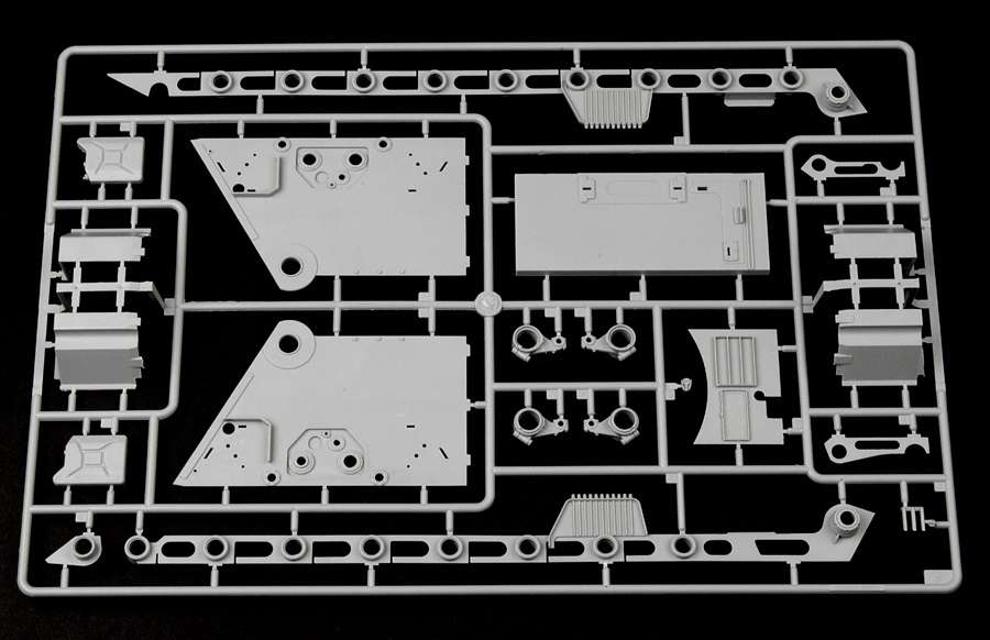 Niemiecki ciężki czołg Sd.Kfz.183 King Tiger w skali 1-16 - Modeledo.pl