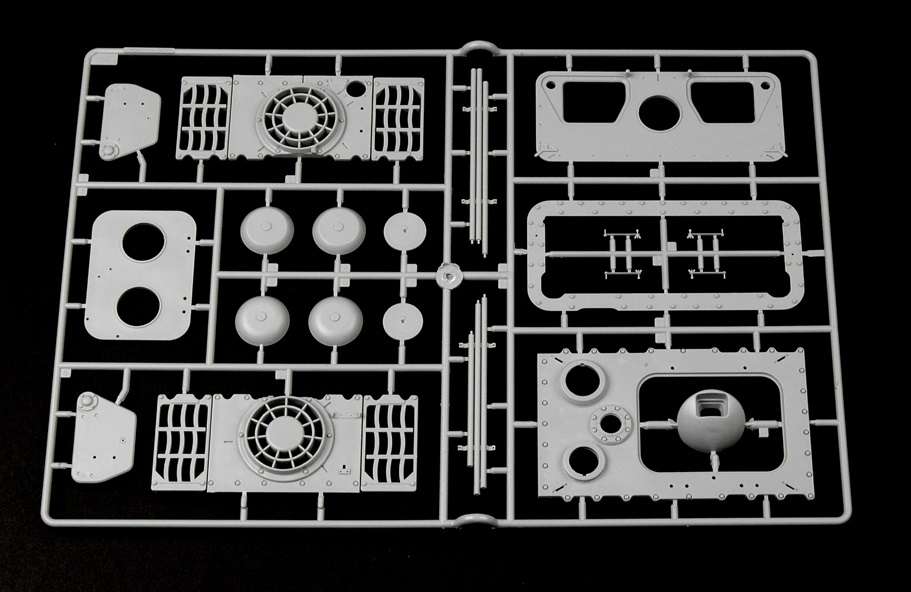 Niemiecki ciężki czołg Sd.Kfz.183 King Tiger w skali 1-16 - Modeledo.pl