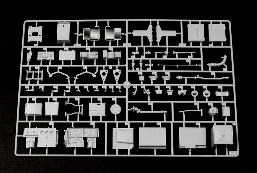 Niemiecki ciężki czołg Sd.Kfz.183 King Tiger w skali 1-16 - Modeledo.pl