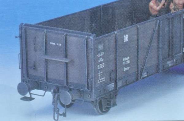 Niemiecki wagon typu Ommr z żołnierzami - skala 1:35 - Modeledo.pl