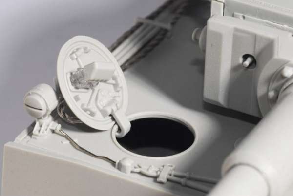 Czołg PZ VI Ausf.E Tiger I 3 w 1 do sklejania 1-35 - Modeledo.pl