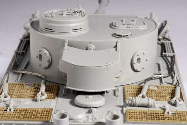 Czołg PZ VI Ausf.E Tiger I 3 w 1 do sklejania 1-35 - Modeledo.pl